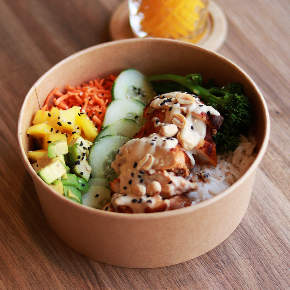 Poke Bowl Frango com molho de amendoim – Legumes e outros Vícios